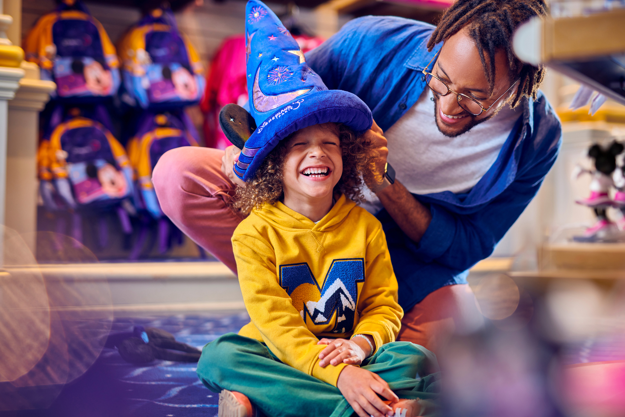 Guests shopping at Emporium, Main Street, USA ©Disney EXPIRES 31.05. ...